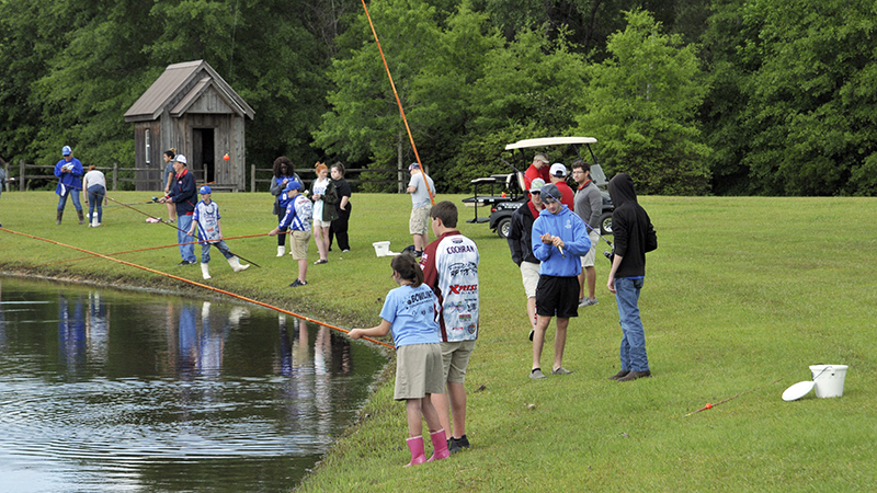 Students catch fish and earn trophies at the 2018 Kiwanis Fishing Rodeo ...