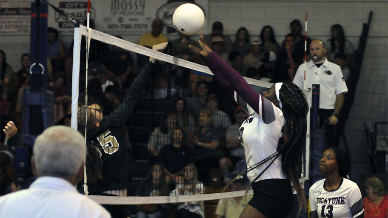 Two teams face off in early season game | Picayune Item