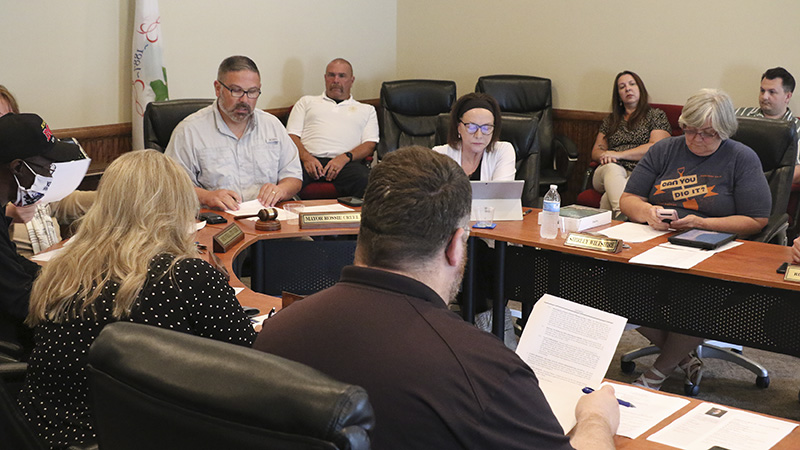 Out-going Board of Aldermen hold last meeting | Picayune Item