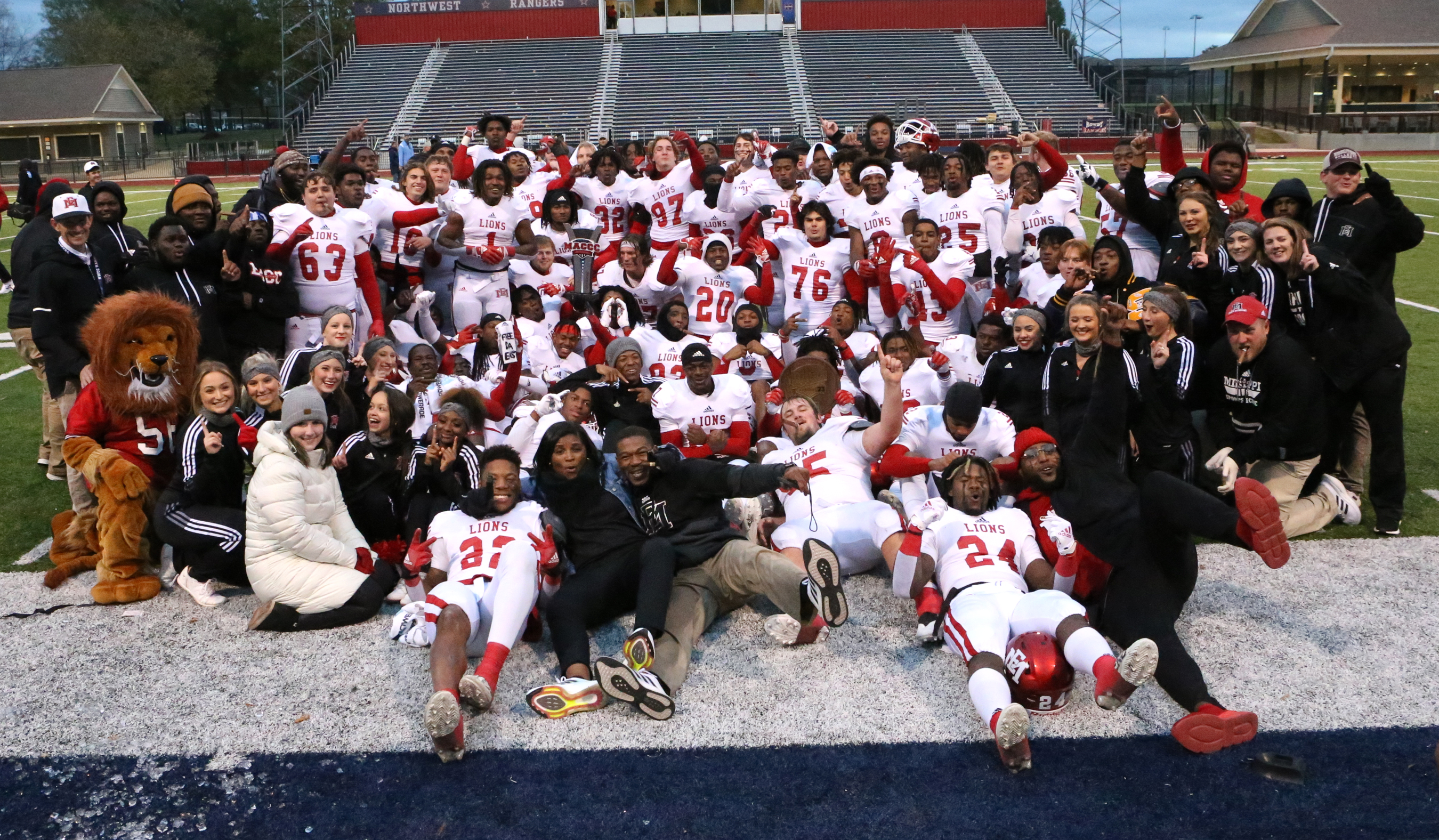EMCC Lions collect eighth conference title with 36-28 win at No. 2 ...